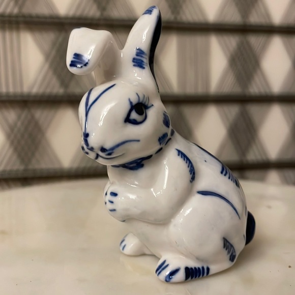 Enesco | Accents | Vintage Enesco 981 Mini White Ceramic Rabbit Bunny ...